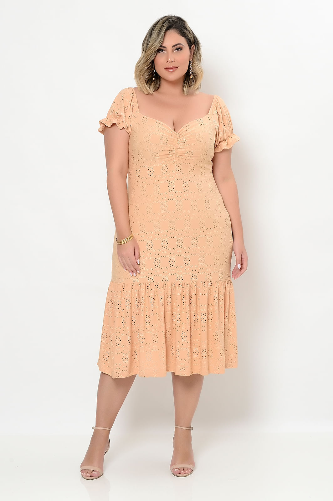 Vestido Midi Bege Decote Coração E Lese Kauê Plus Size